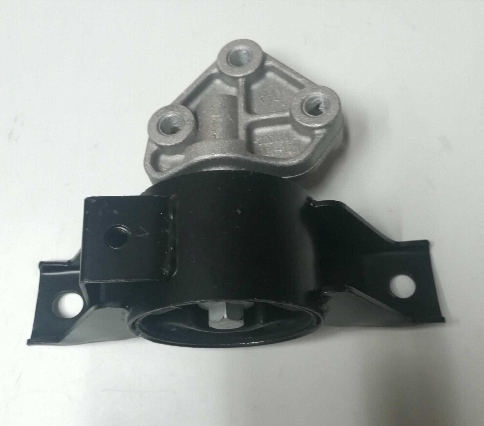 Опора двигателя левая Chery M11 [1.6 16V 5MT седан] M111001110