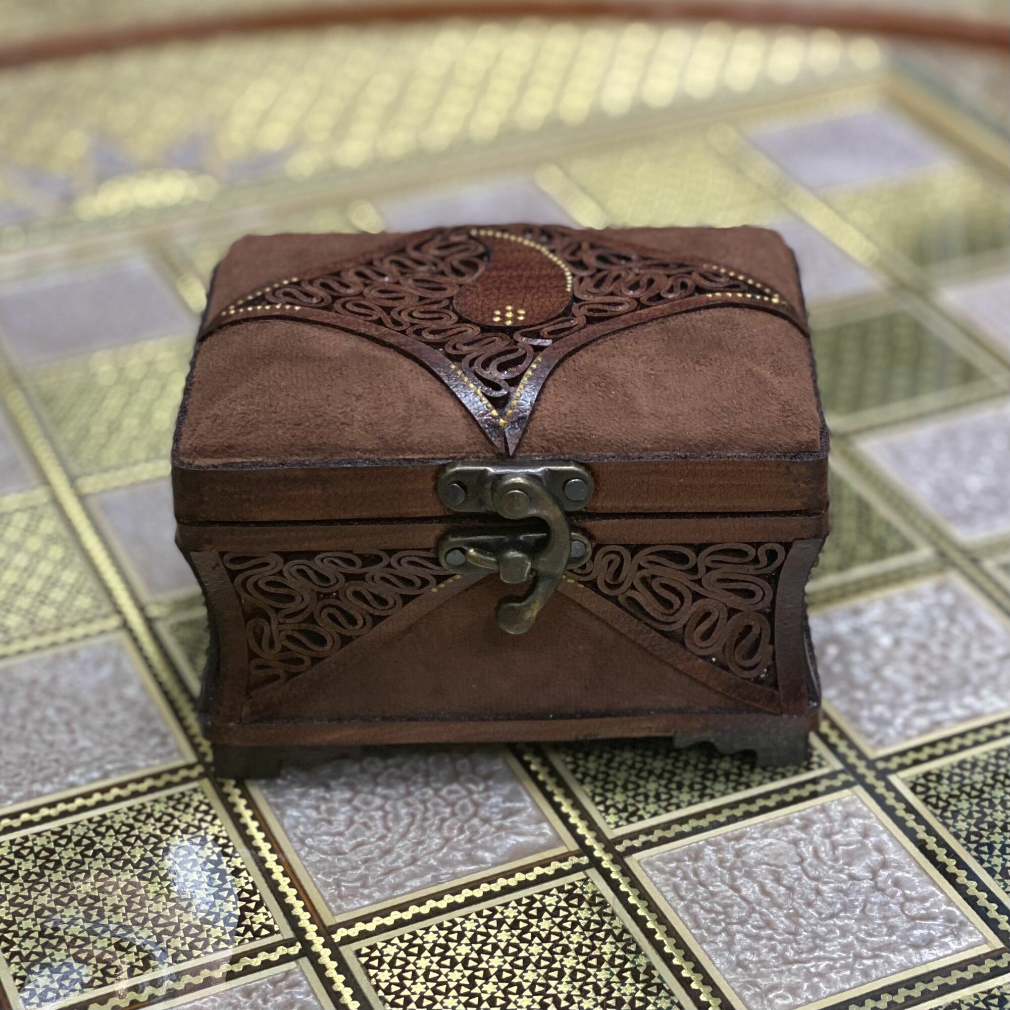 Шкатулка "Персидский базар", дерево, кожа, для рукоделия, коричневая, тёмно-коричневая