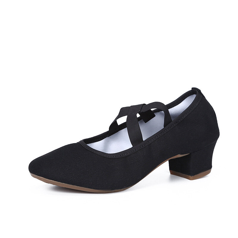 Спортивные туфли