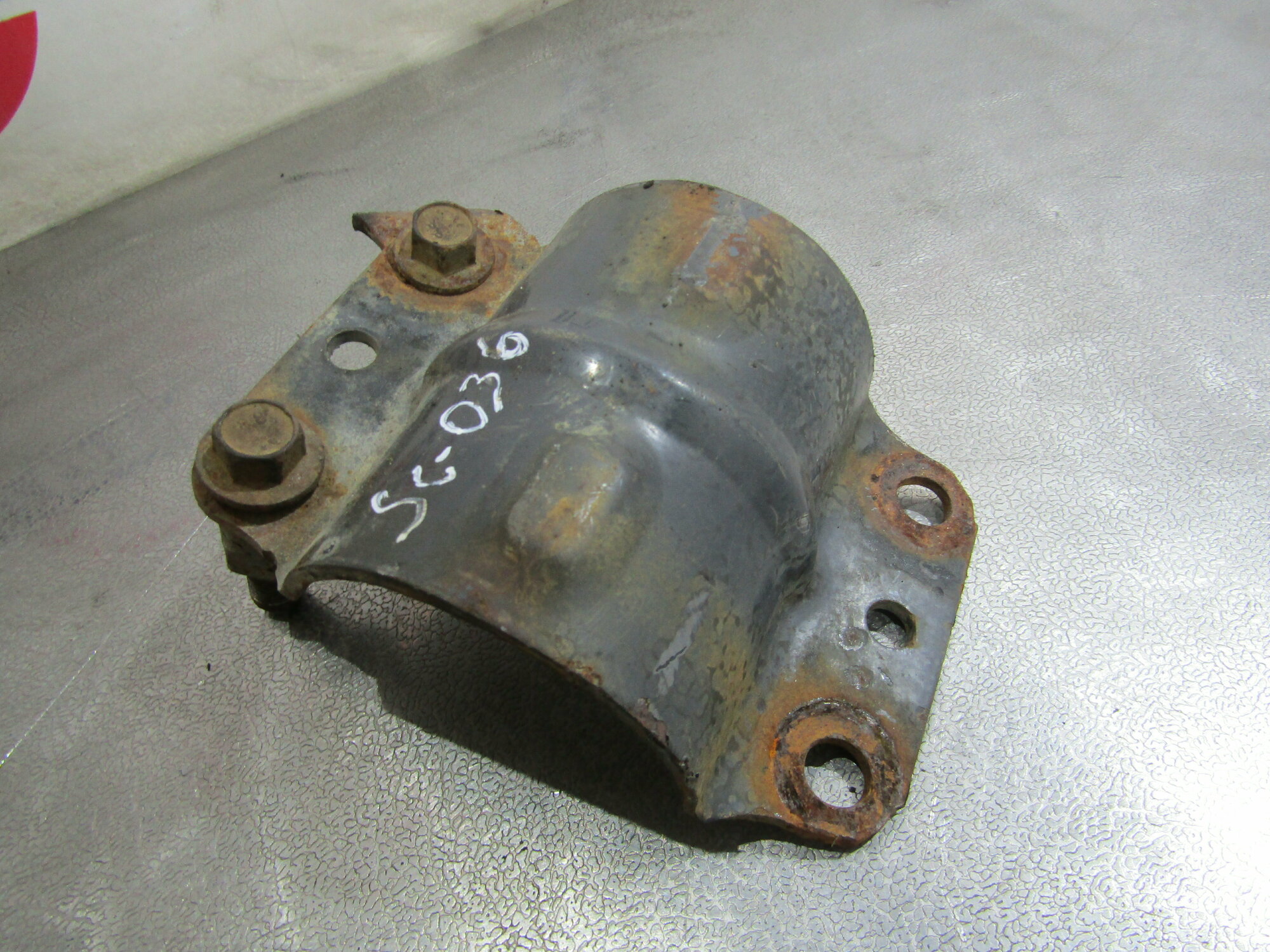 Кронштейн крепления заднего брызговика Scania P, R, G