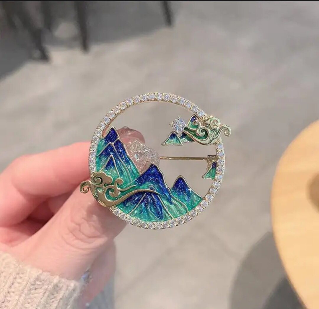 Брошь, стразы