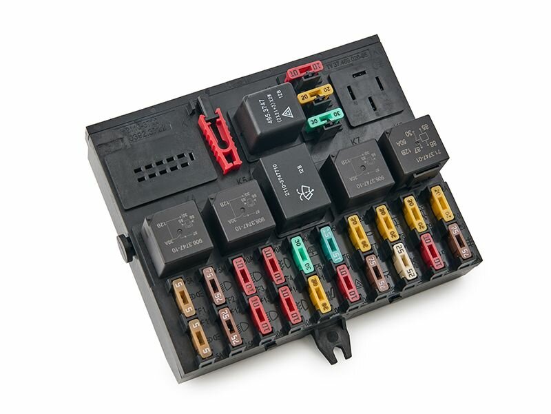 Блок предохранителей для автомобилей ВАЗ-2110, 2111, 2123 (аналог 392.3722) / Блок монтажный