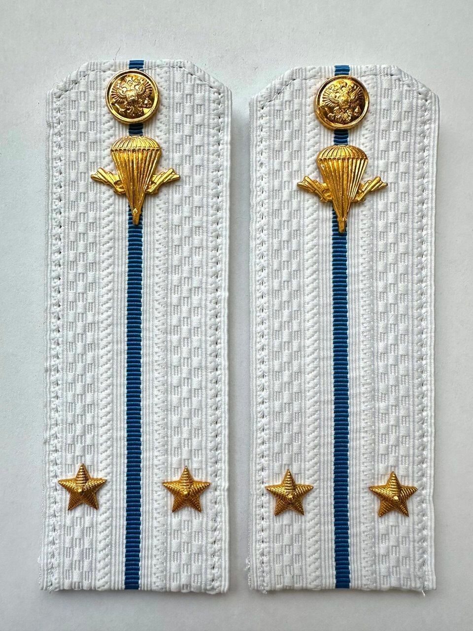 Погоны ВДВ с фурнитурой белые Лейтенант картонные