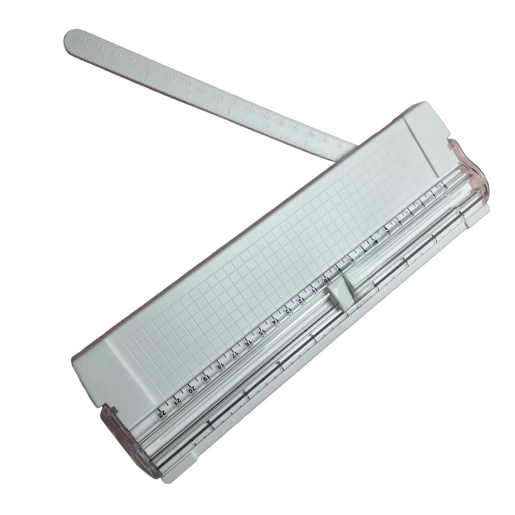 Устройство для резки бумаги Экономит место для удобной транспортировки и точной обрезки бумаги.