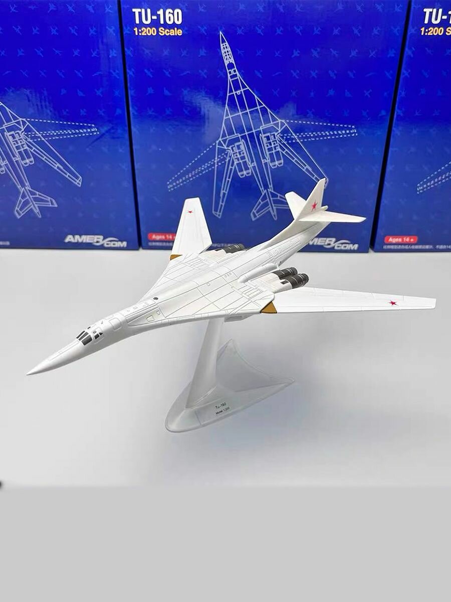 Модель самолета ТУ - 160. Российский бомбардировщик TU 160