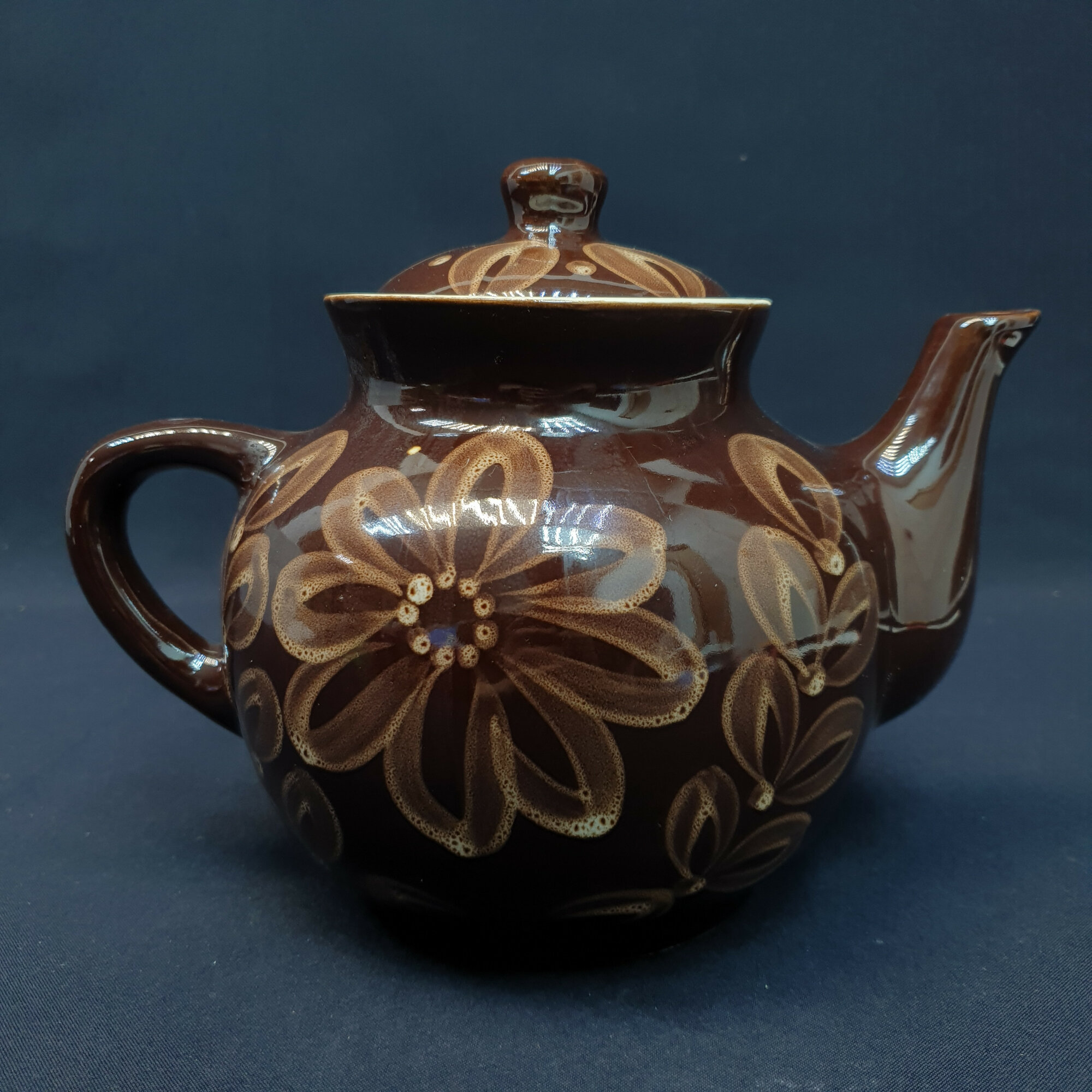 Заварочный чайник фарфоровый, винтажный СССР. Коричневый, цветы.