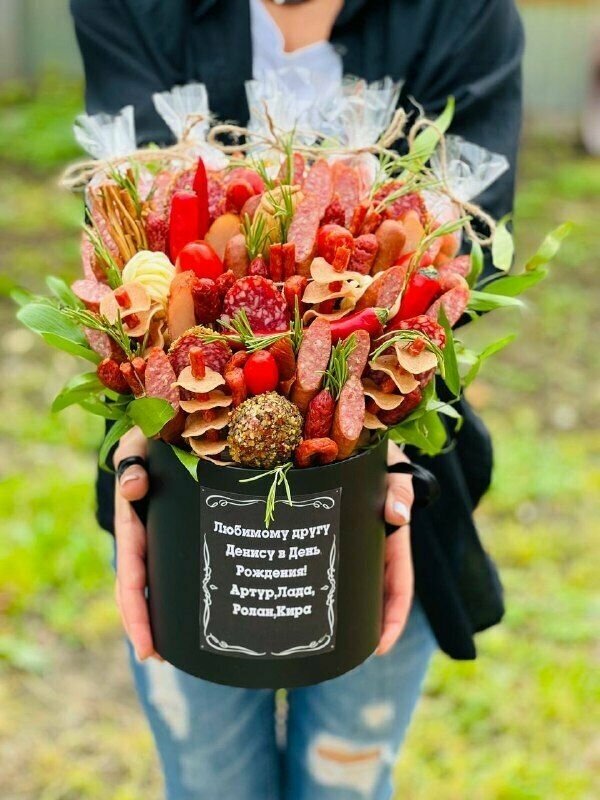 Снеки , Подарочный набор закусок , Мужской колбасный букет