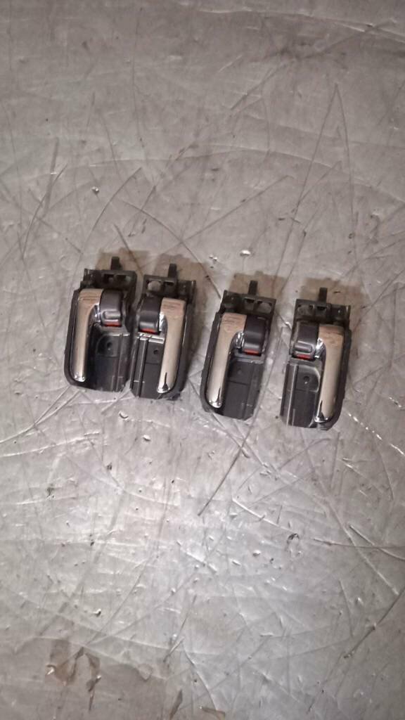 Ручка внутренняя двери передней правой Toyota Corolla Verso E121 2003