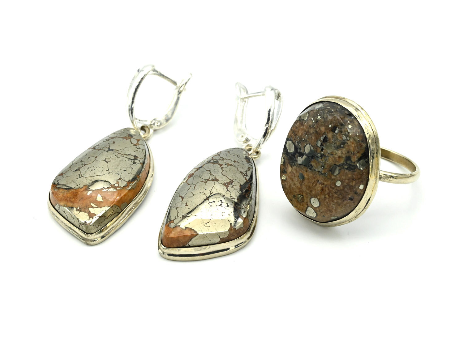 Комплект бижутерии: кольцо, серьги, пирит