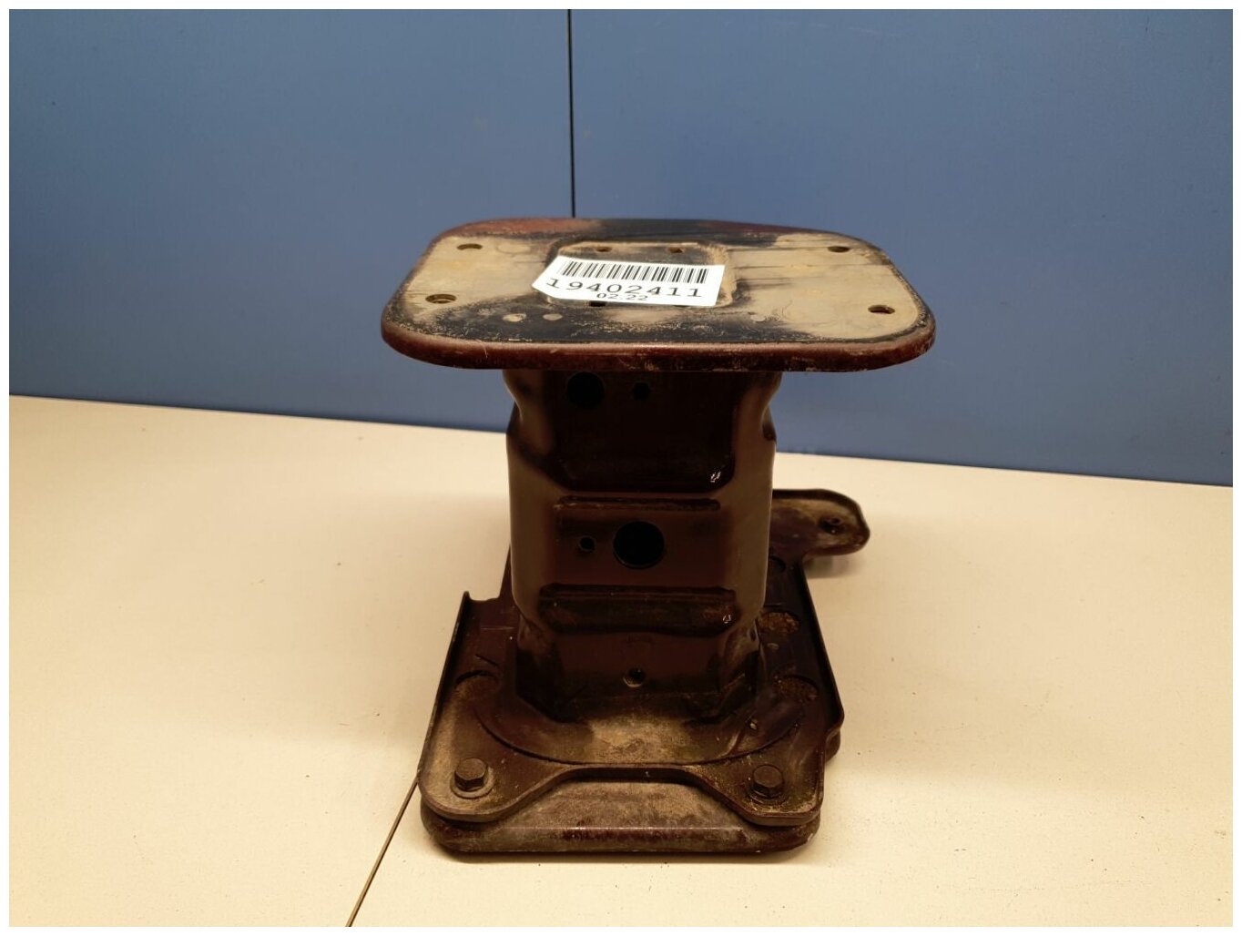 Кронштейн усилителя переднего бампера правый для Chevrolet Captiva C100 2007-2010