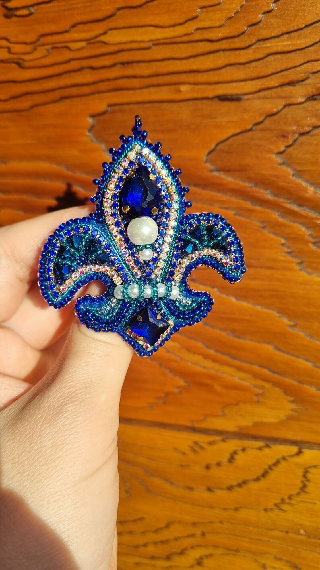Брошь, бисер, стразы, кристалл