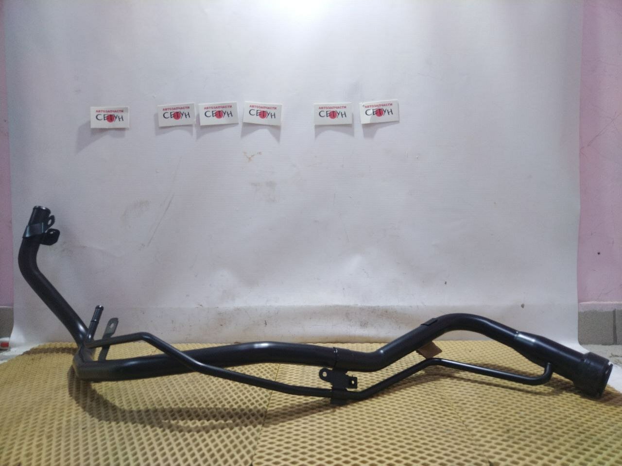 Горловина топливного бака Toyota estima/previa