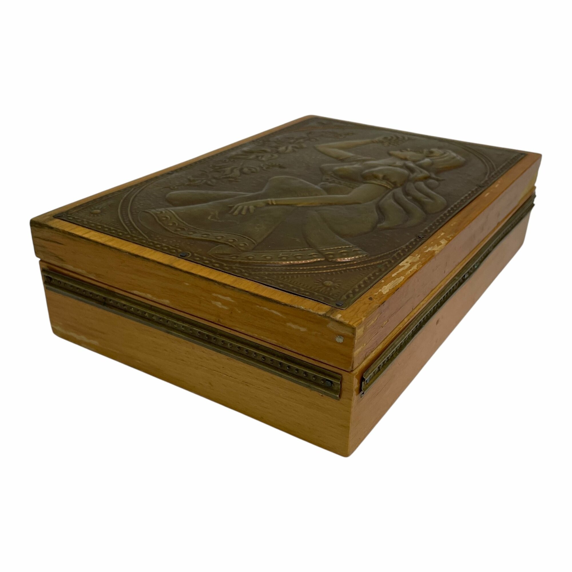 Советская винтажная деревянная шкатулка с чеканкой. Сделано в СССР