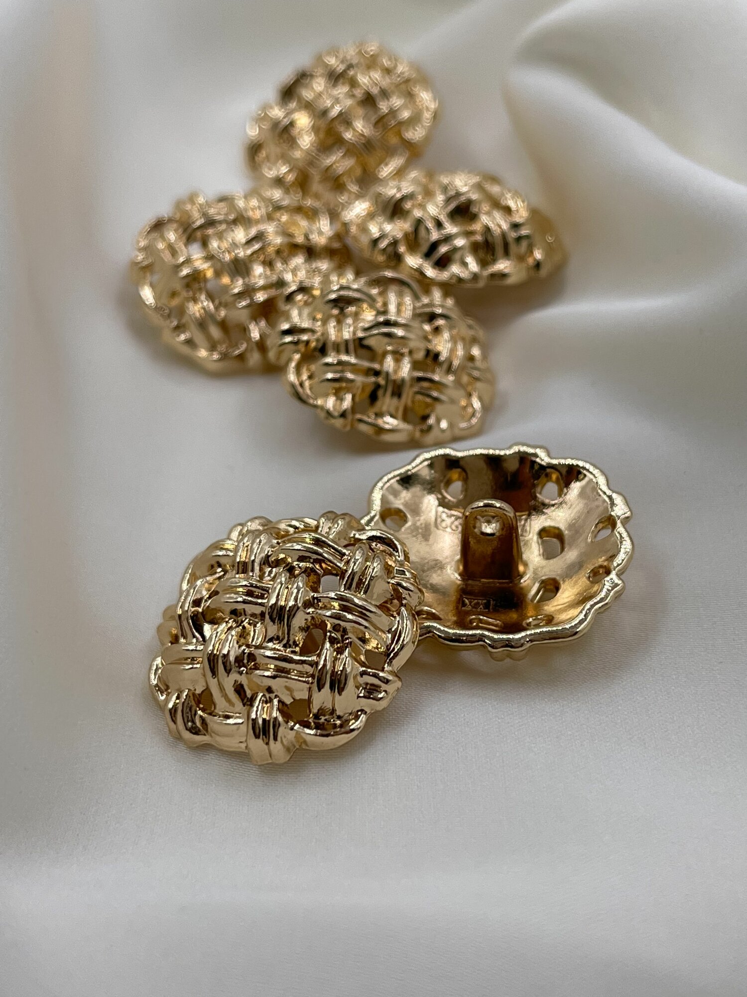 Пуговицы квадратные в золотистом металле 23 мм, 6 штук