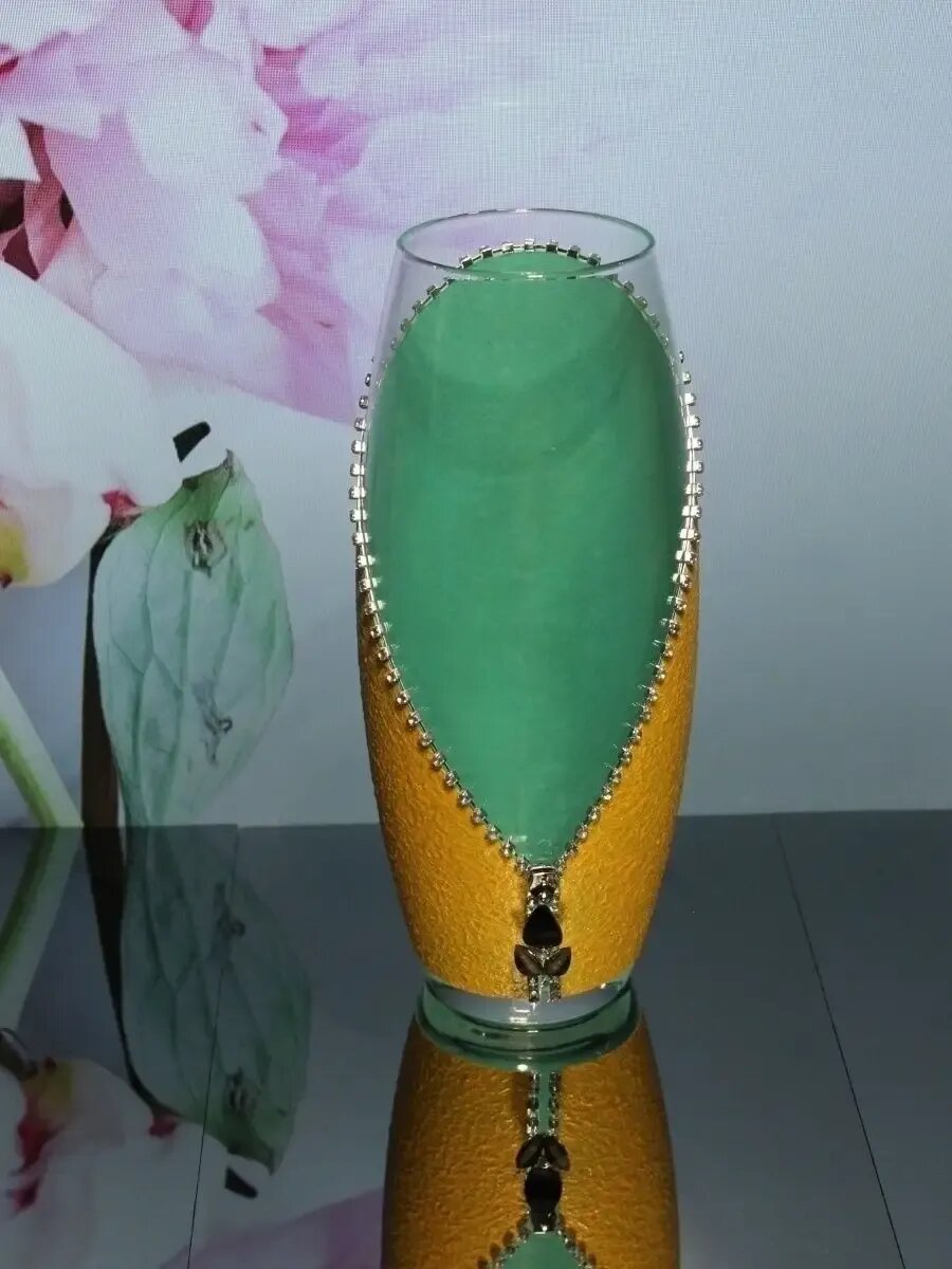 Ваза для цветов ручной работы с инкрустацией