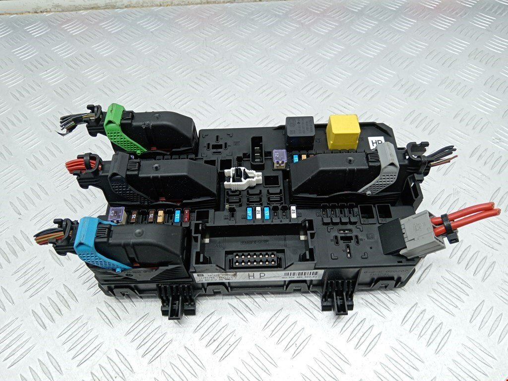 Блок предохранителей Opel Astra H 13220830 арт. 1932845
