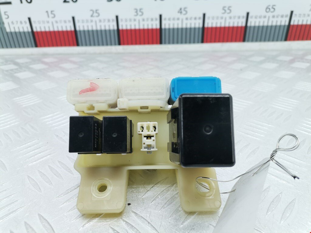 Блок реле Mitsubishi Colt 5 MR228760 арт. 1930144