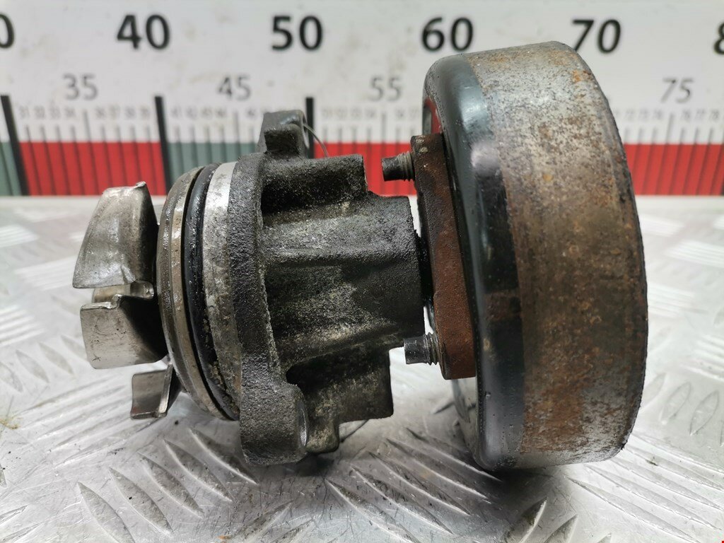 Насос водяной (помпа) Ford Focus 2 2026506 арт. 2070481
