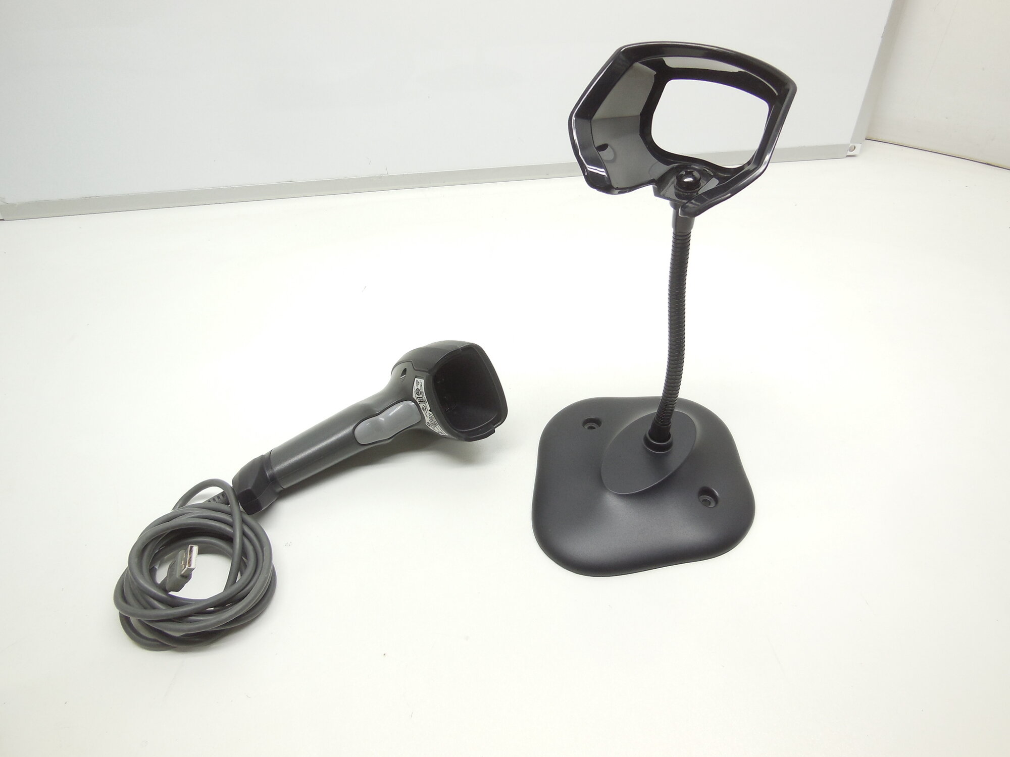 Сканер штрих-кодов проводной Zebra DS2208, black