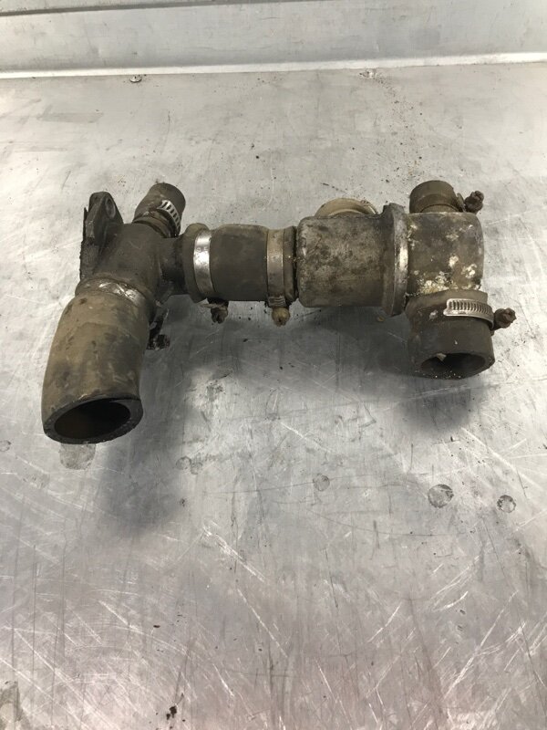 Корпус термостата Лада 1111 Ока 1111 ВАЗ-11113 1987 (б/у) 2108130601010