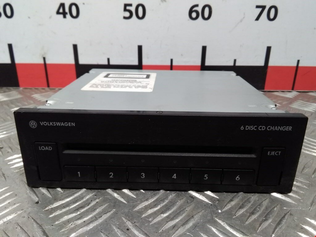 Чейнджер компакт дисков Volkswagen Caddy 3 1T0057110B арт. 703213