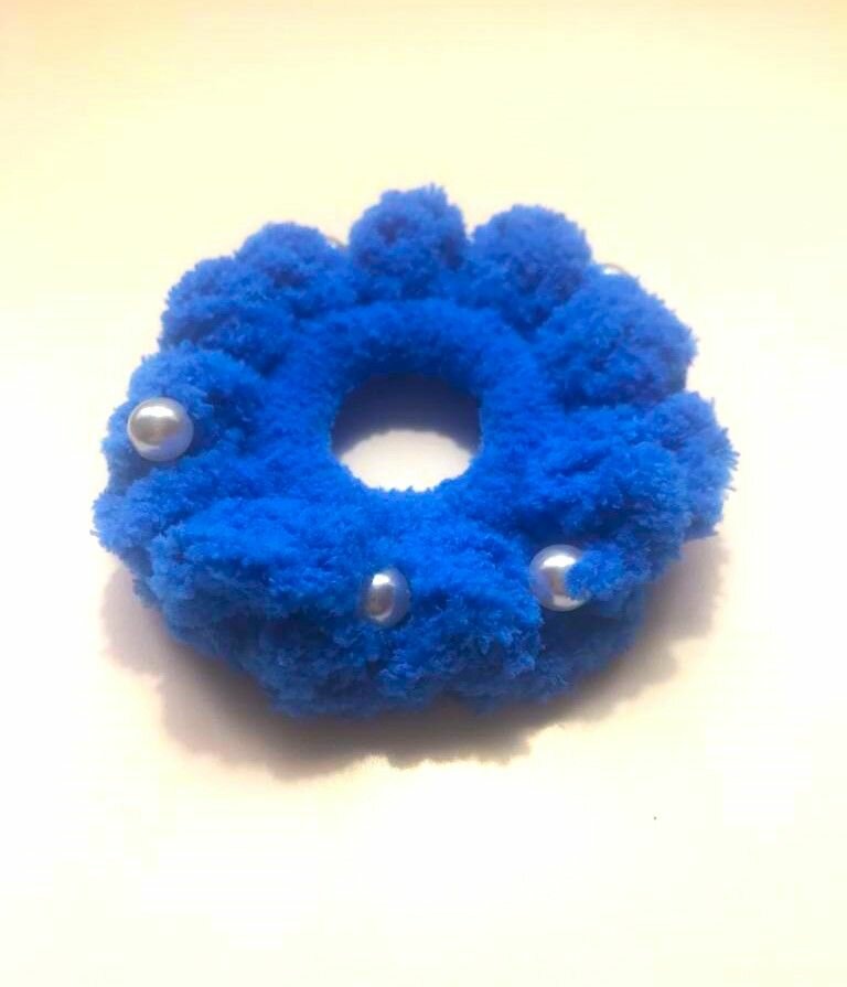 Резинка для волос вязанная