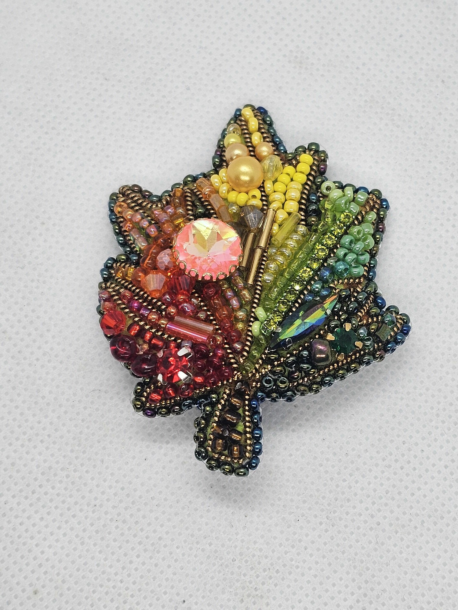 Брошь, стразы