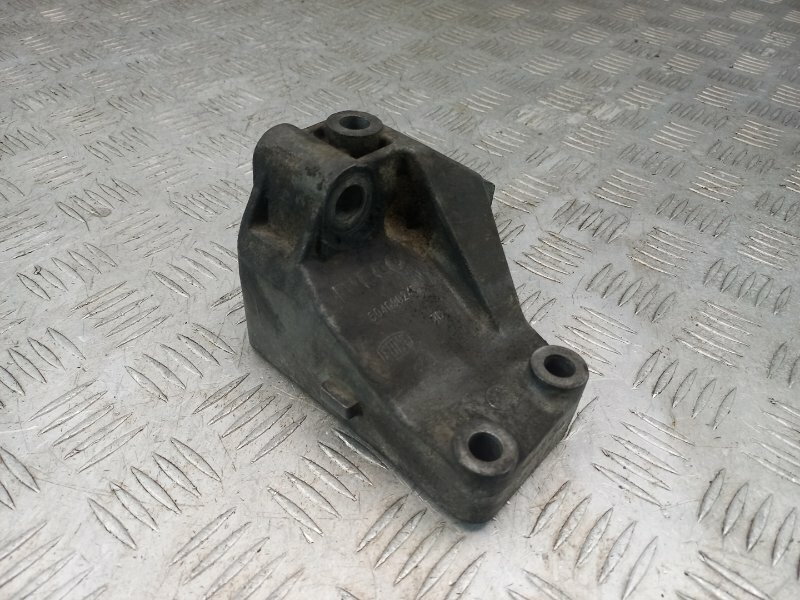 Б/У Кронштейн двигателя Fiat Ducato 244 / Фиат Дукато 244 2.3 F1AE048C 110Л.С.