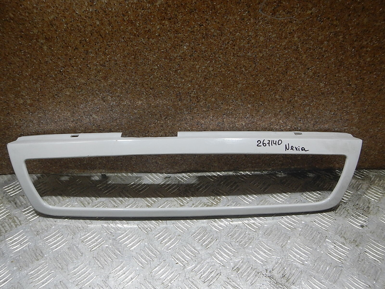 Б/У Накладка решетка радиатора, Daewoo (Дэу)-Нексия DAEWOO NEXIA (94-08) Царапины. 267140 GENERAL MOTORS арт. 96175852