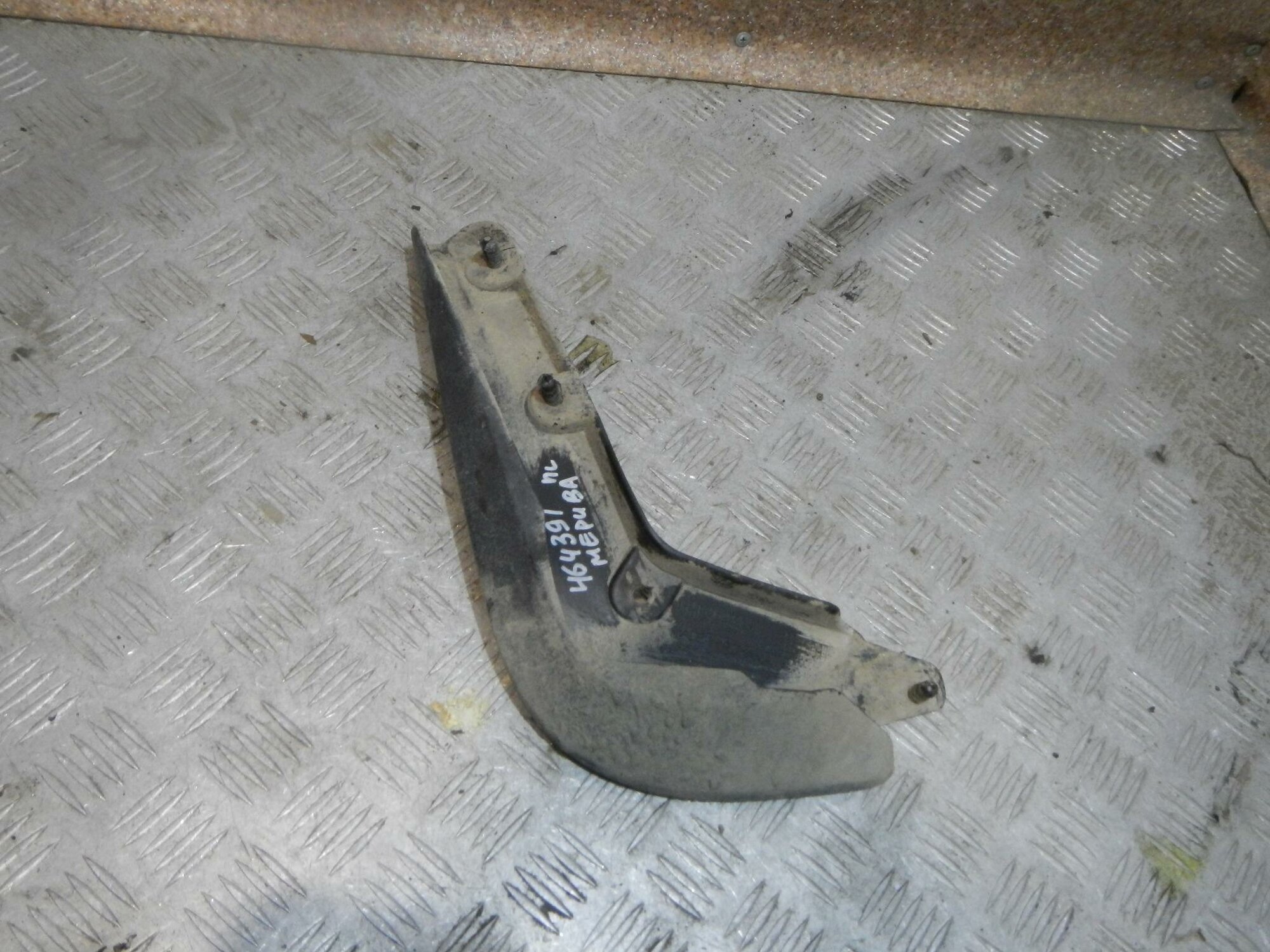 Б/У Брызговик передний левый, Opel (Опель)-MERIVA (03-10) OPEL MERIVA (03-10) Из комплекта. Царапины. 464391 GENERAL MOTO...