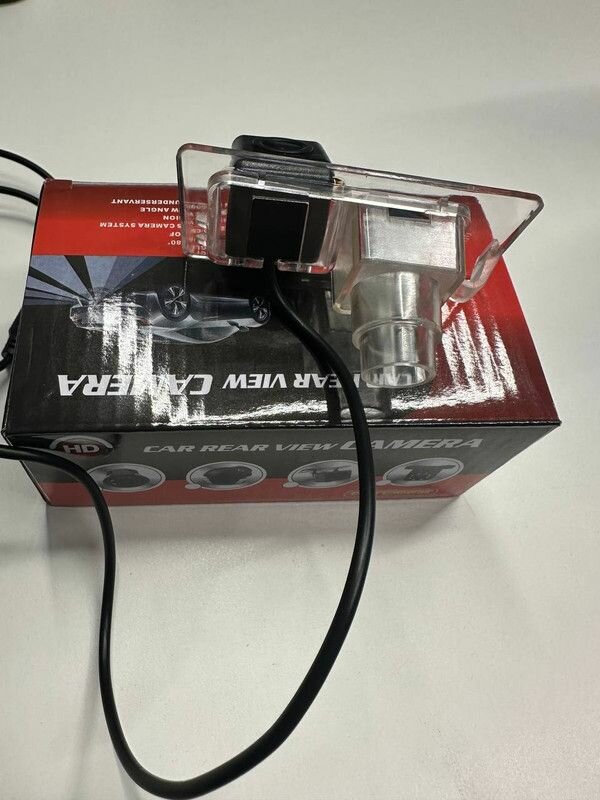 Камера заднего вида в плафоне для Hyundai Elantra 5MD, Kia Ceed 2