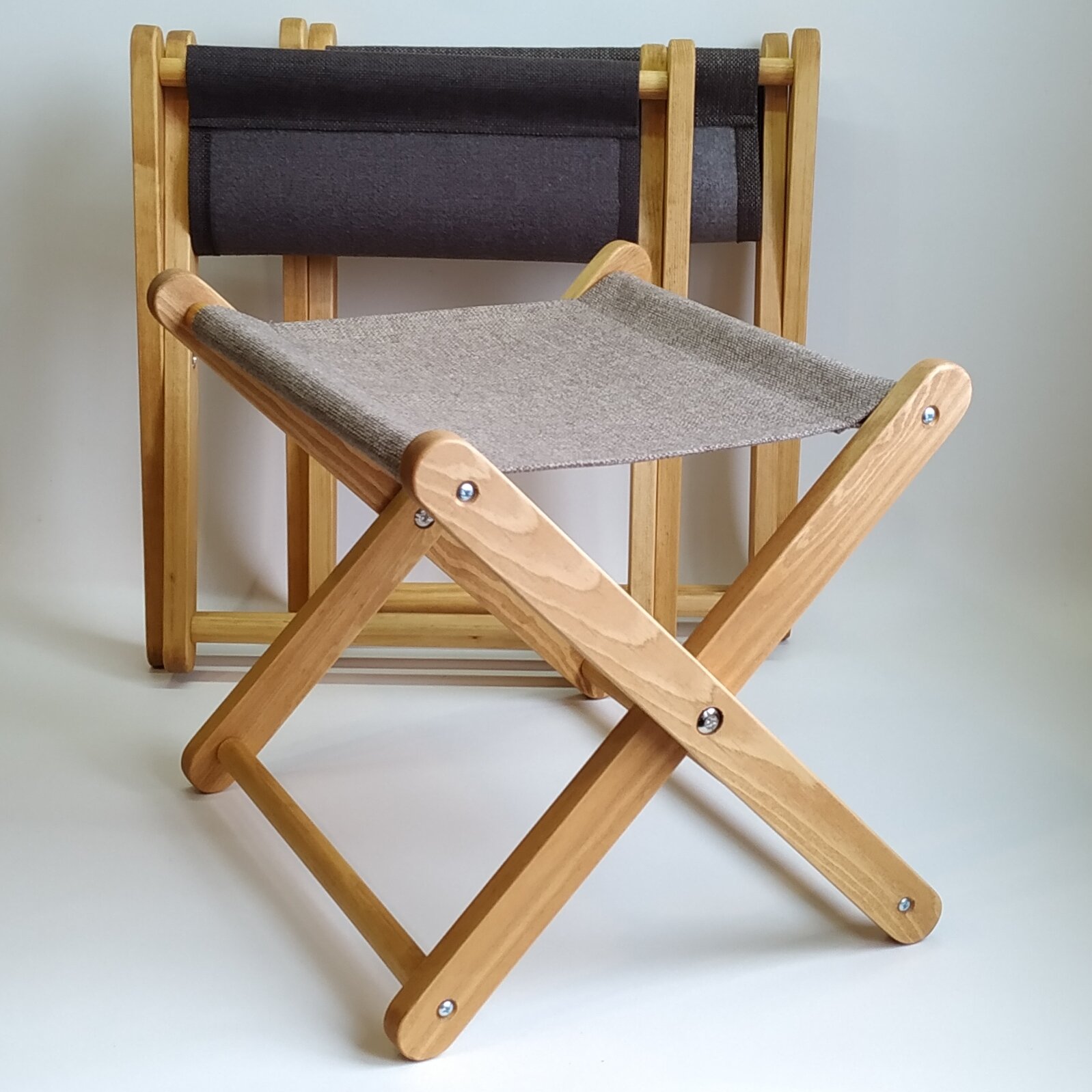 Подставка для сумок из рогожки бежево-серая шахматка с деревянной основой тик