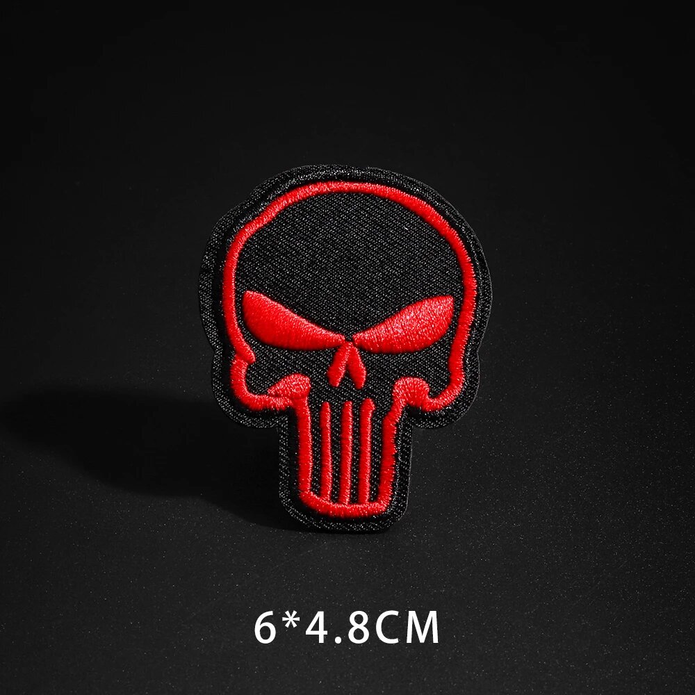Красный череп нашивка с вышивкой 6x4,8 см