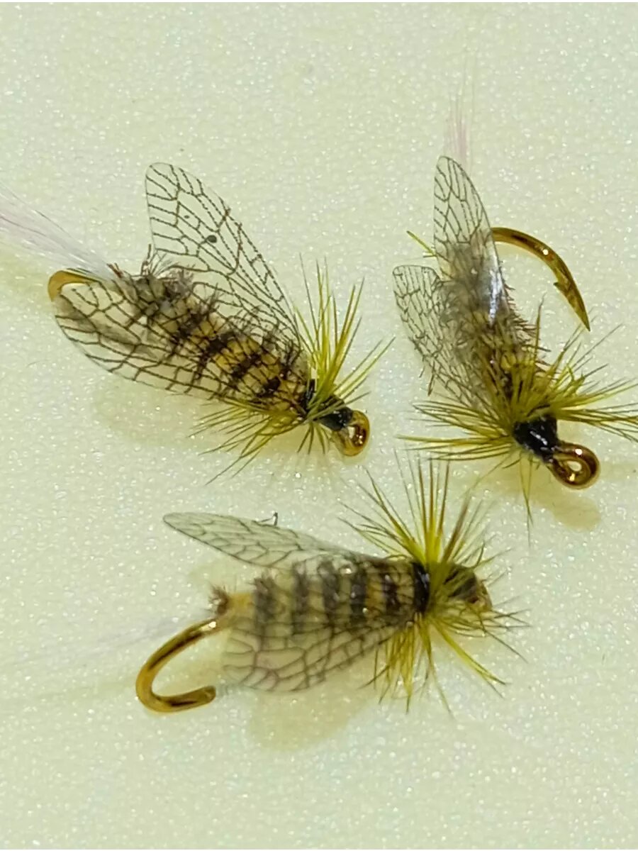 Мушка на хариуса и другую рыбу. На одинарном крючке № 10. В наборе 3 штуки