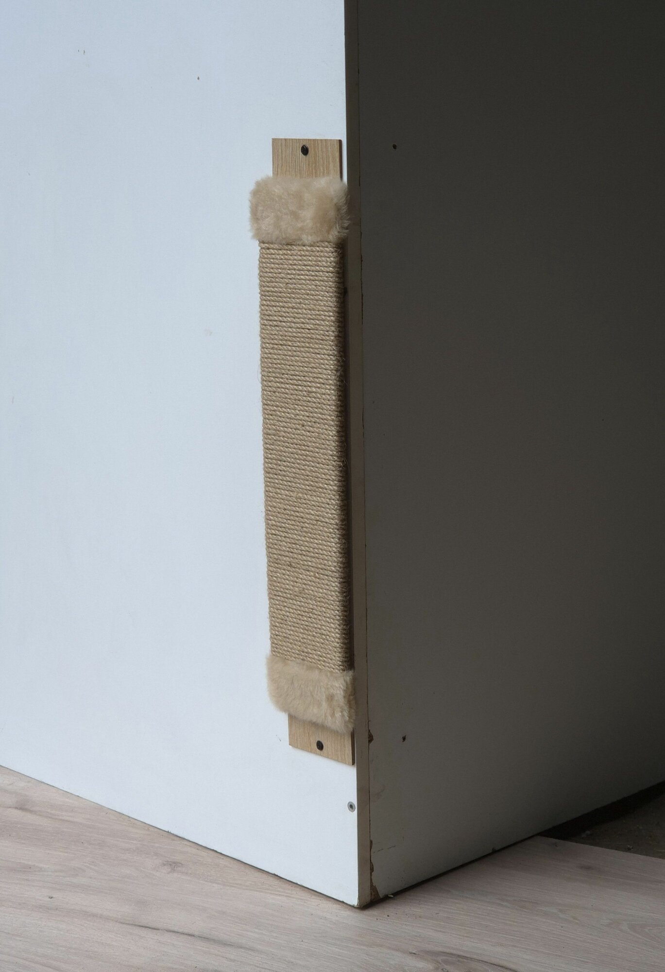 Когтеточка настенная "Зоо Классика" когтедралка для кошек и котят из натурального джута верёвки