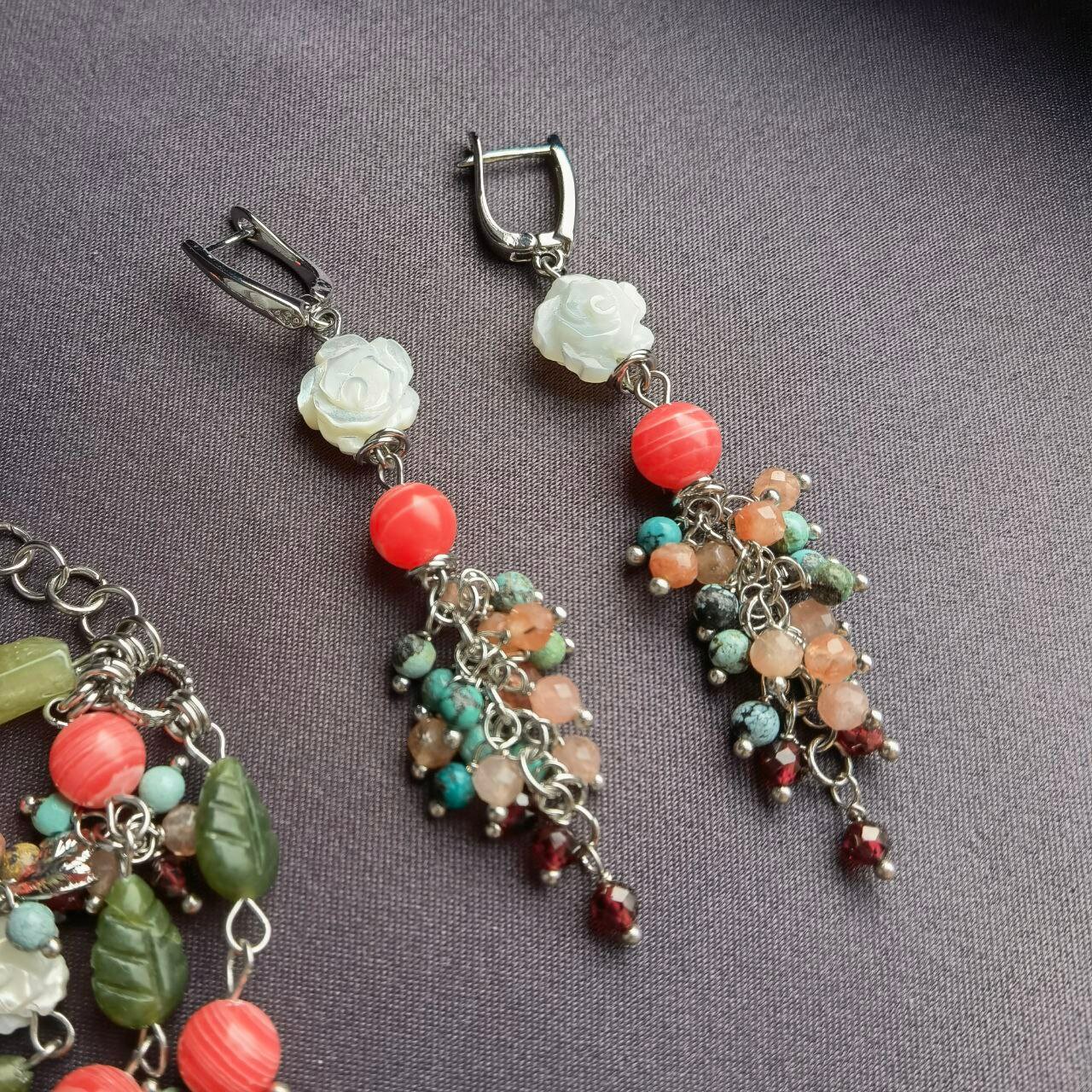 Серьги Камни Елены, перламутр, бирюза, гелиотроп, гранат, халцедон