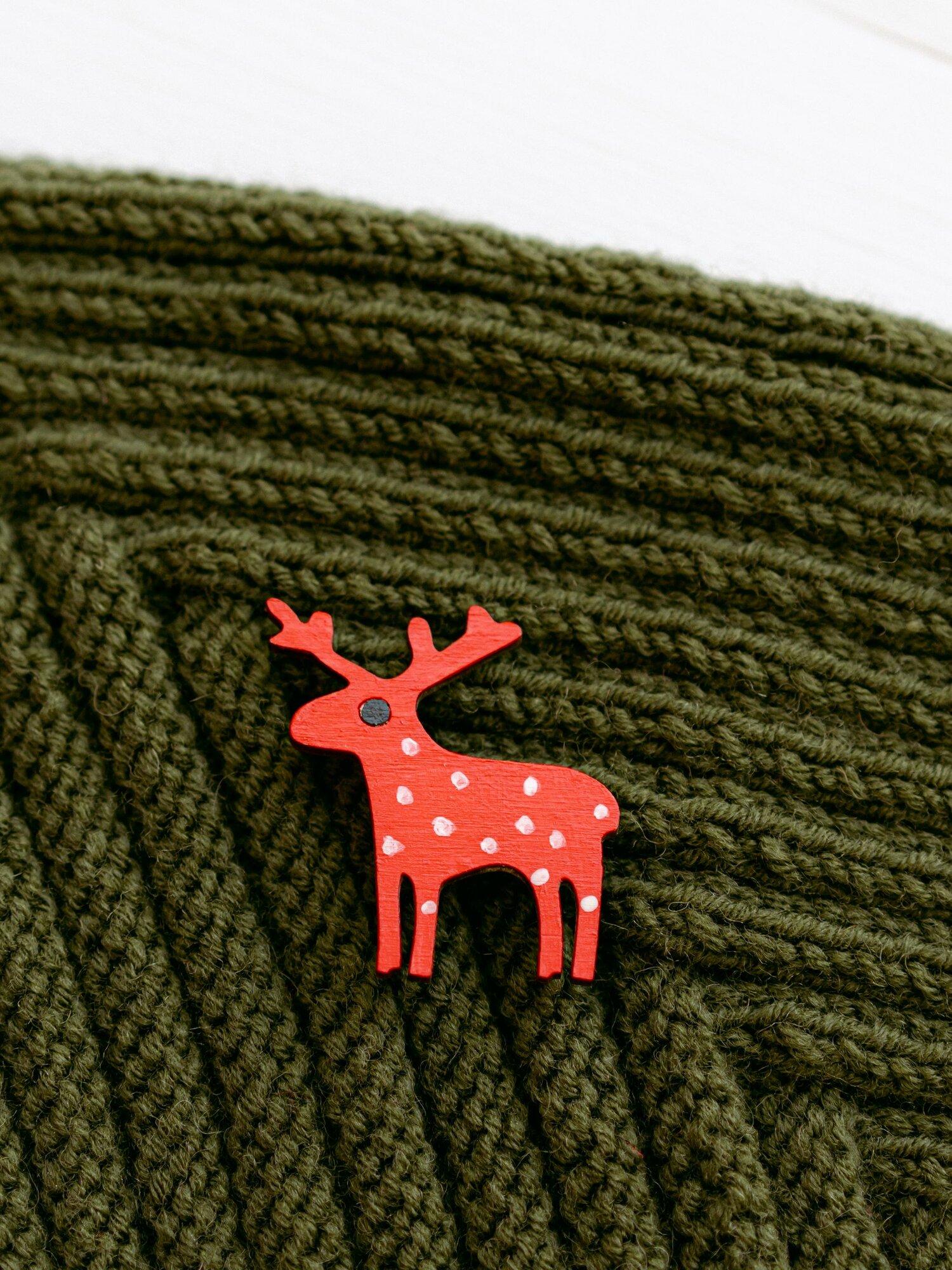 Значок ручной работы "Олень", благое дело, дерево, 5*5 см.