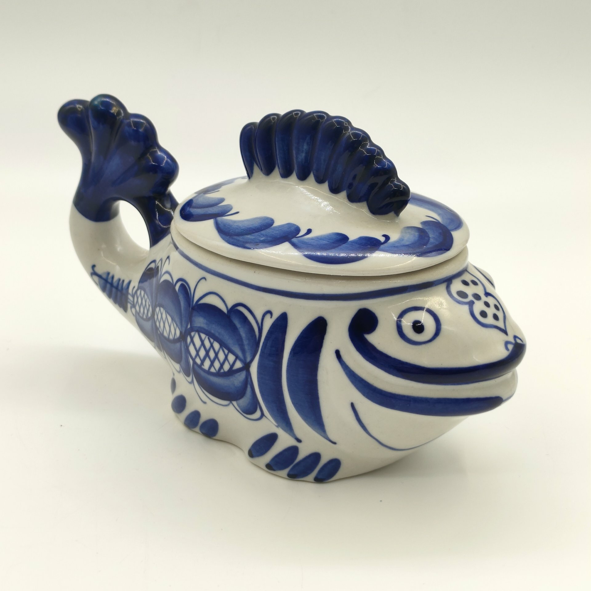 Икорница "Рыба-кит", Гжель, фарфор, роспись, Российская Федерация, 1990-2015 гг.