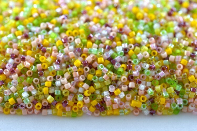 Бисер японский MIYUKI Delica цилиндр 11/0 DB-MIX09 розовый лимонад, микс Lemonade, 5 грамм