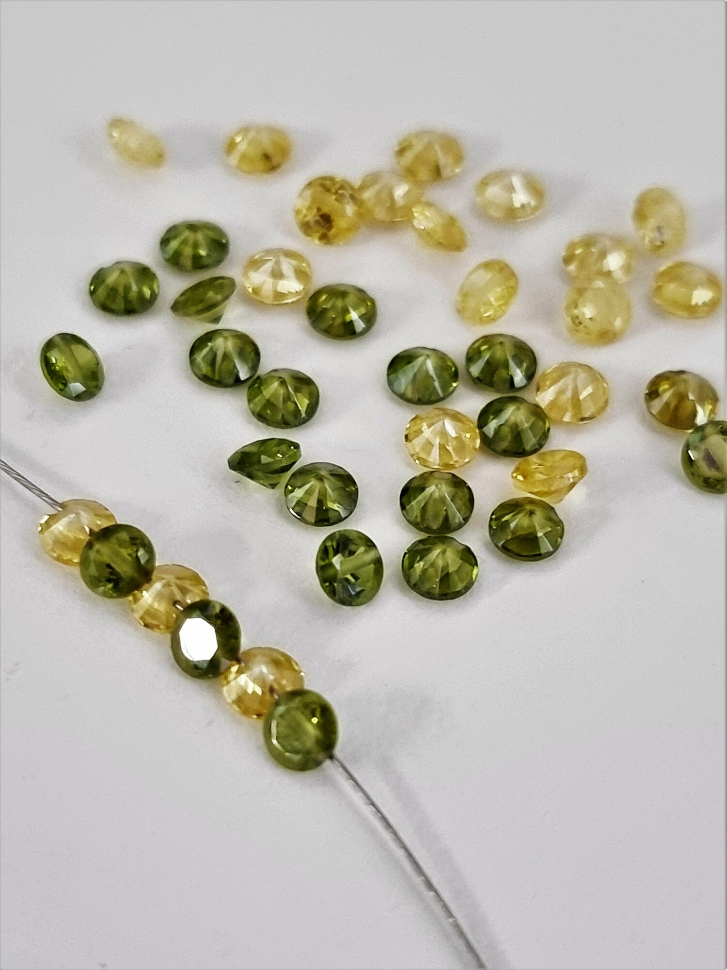Хрустальные стразы с отверстием. 3,5х2,5мм. 40шт. Оливковые и Цитрин.