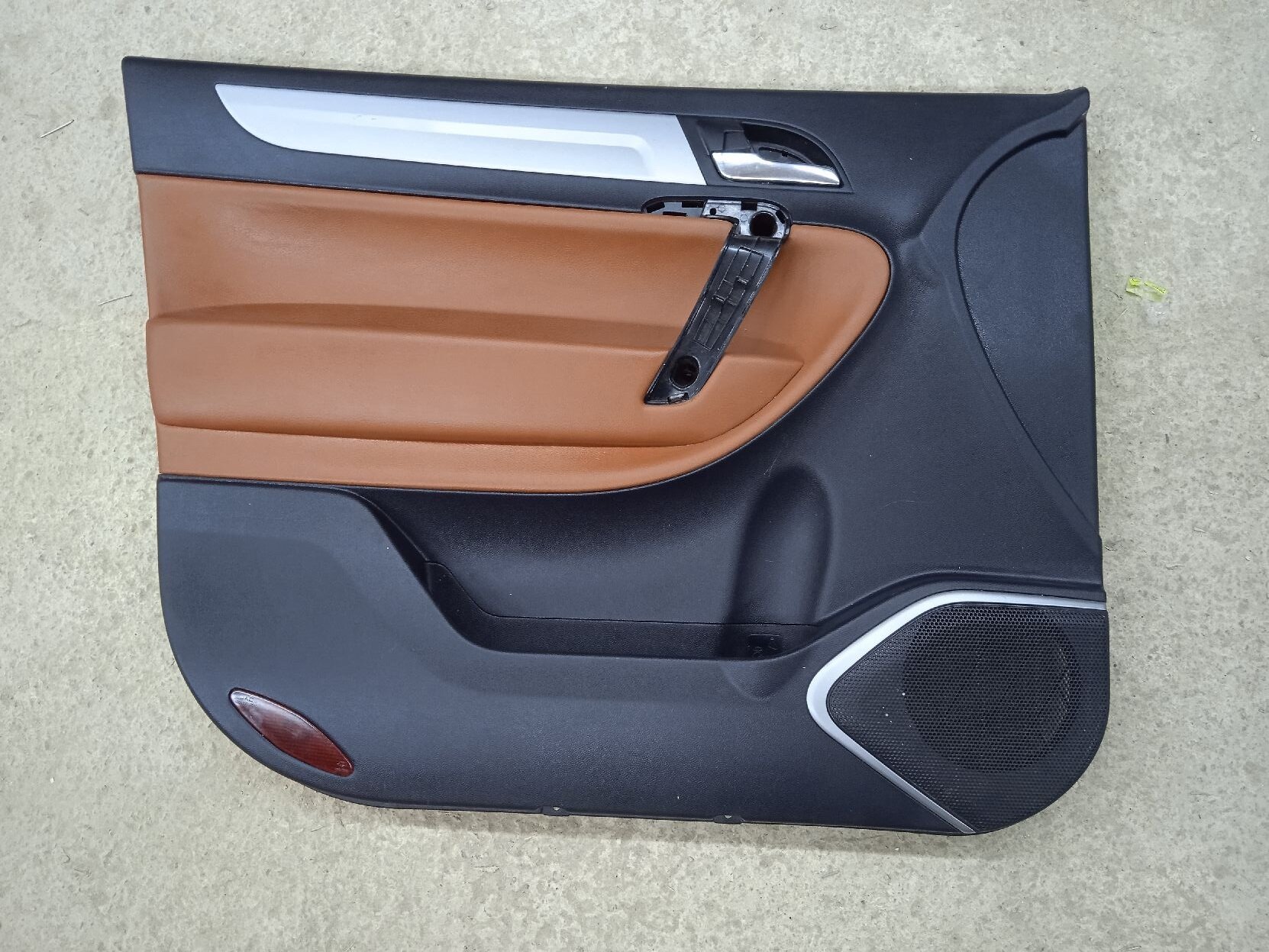 Обшивка двери передней левой JAC S5 (2013-2019) [2.0 16V 6MT внедорожник Turbo] 6102100U1510