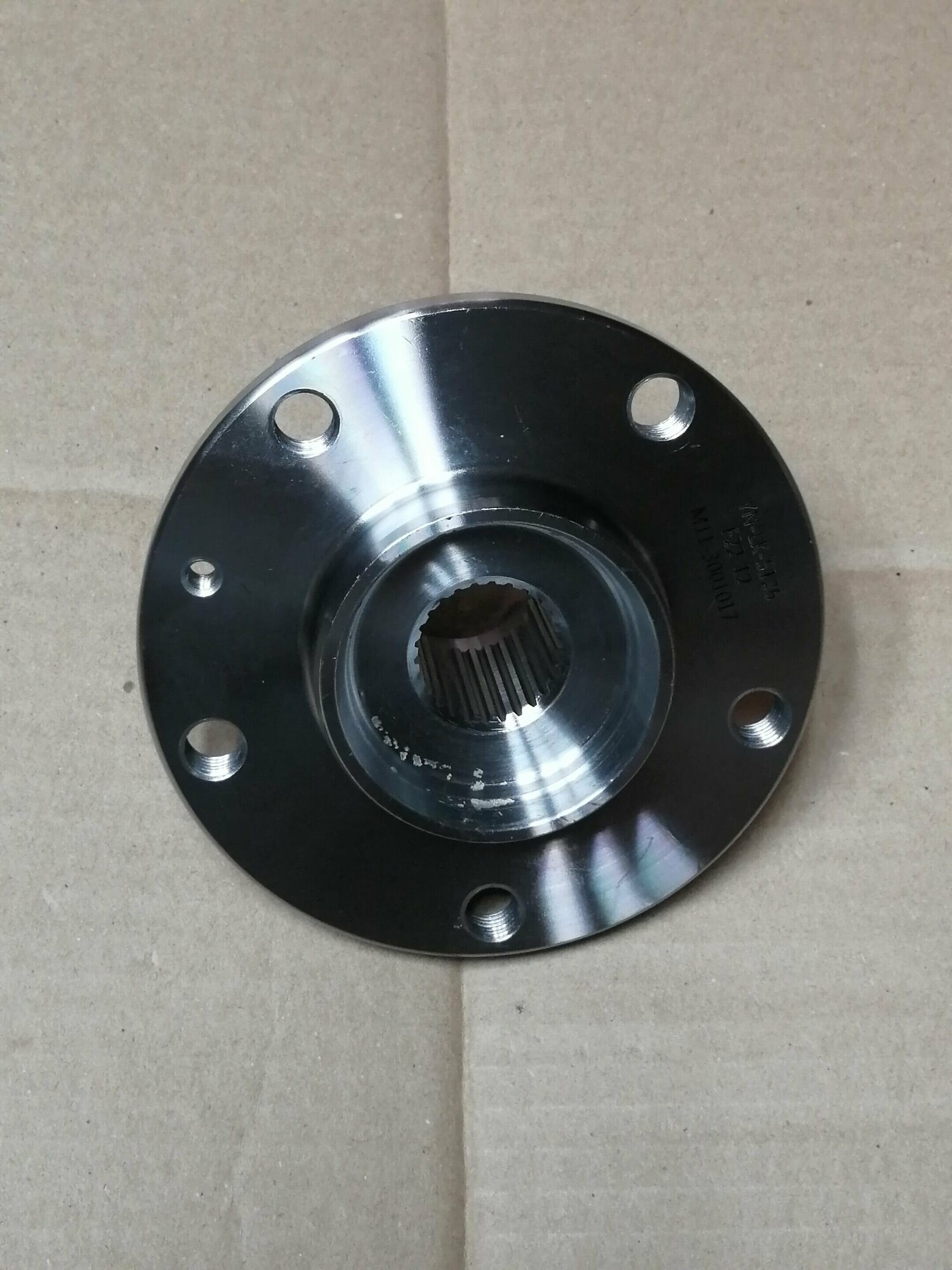 Ступица передняя Chery Bonus, Very A13 [1.5 16V 5MT седан] M113001017