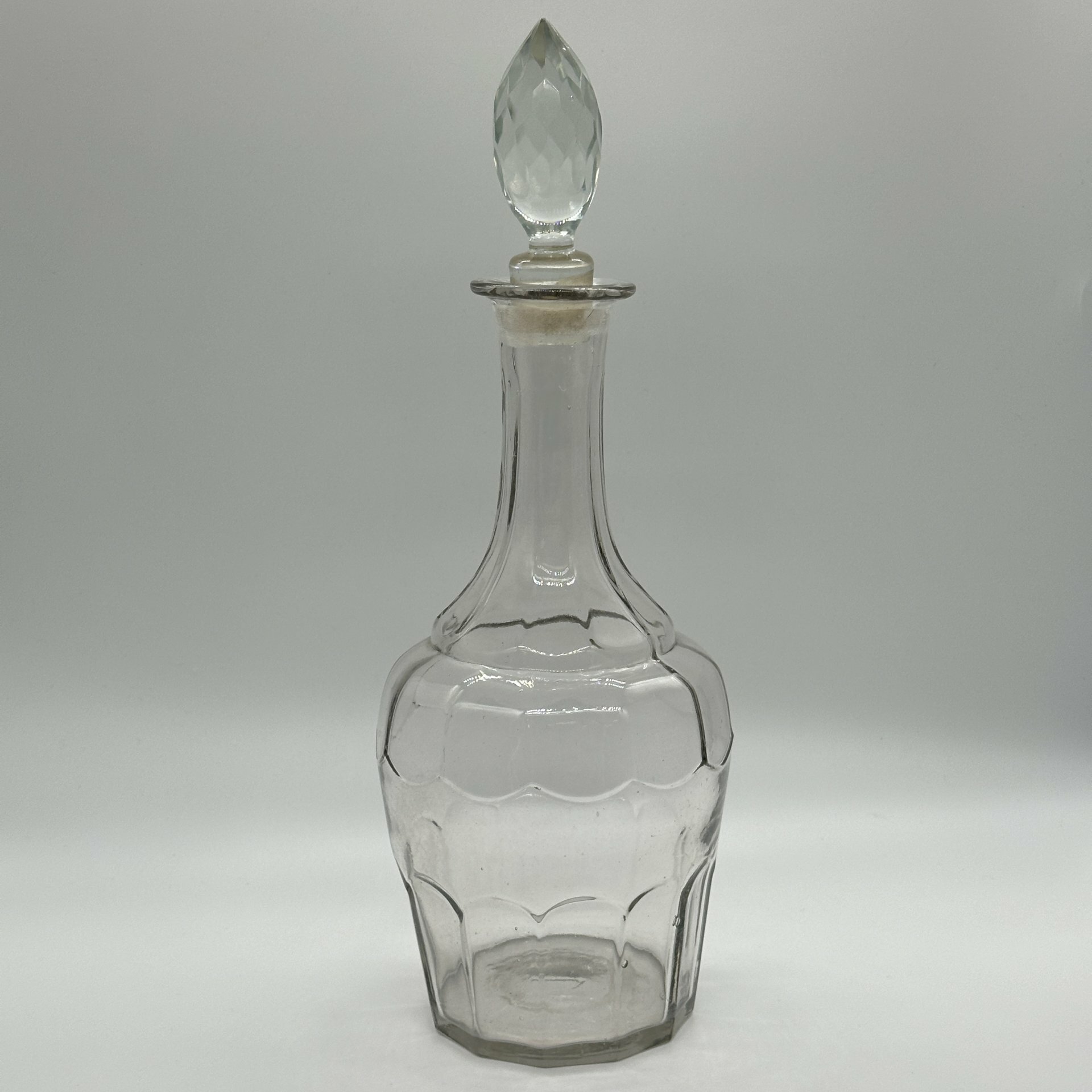 Штоф для крепких спиртных напитков, стекло, гранение, Западная Европа, 1890-1920 гг.