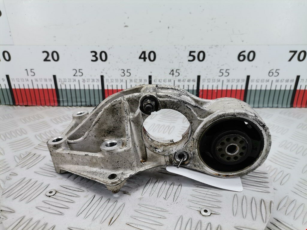 Кронштейн промежуточного вала Peugeot 206 арт. 1896109
