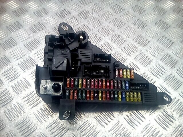 Блок предохранителей BMW 5-Series (E60/E61) 61149138830 арт. 430765