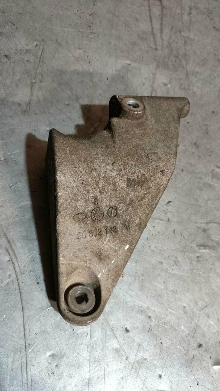 Кронштейн генератора Chevrolet Lacetti (2004 - 2013) 96352142
