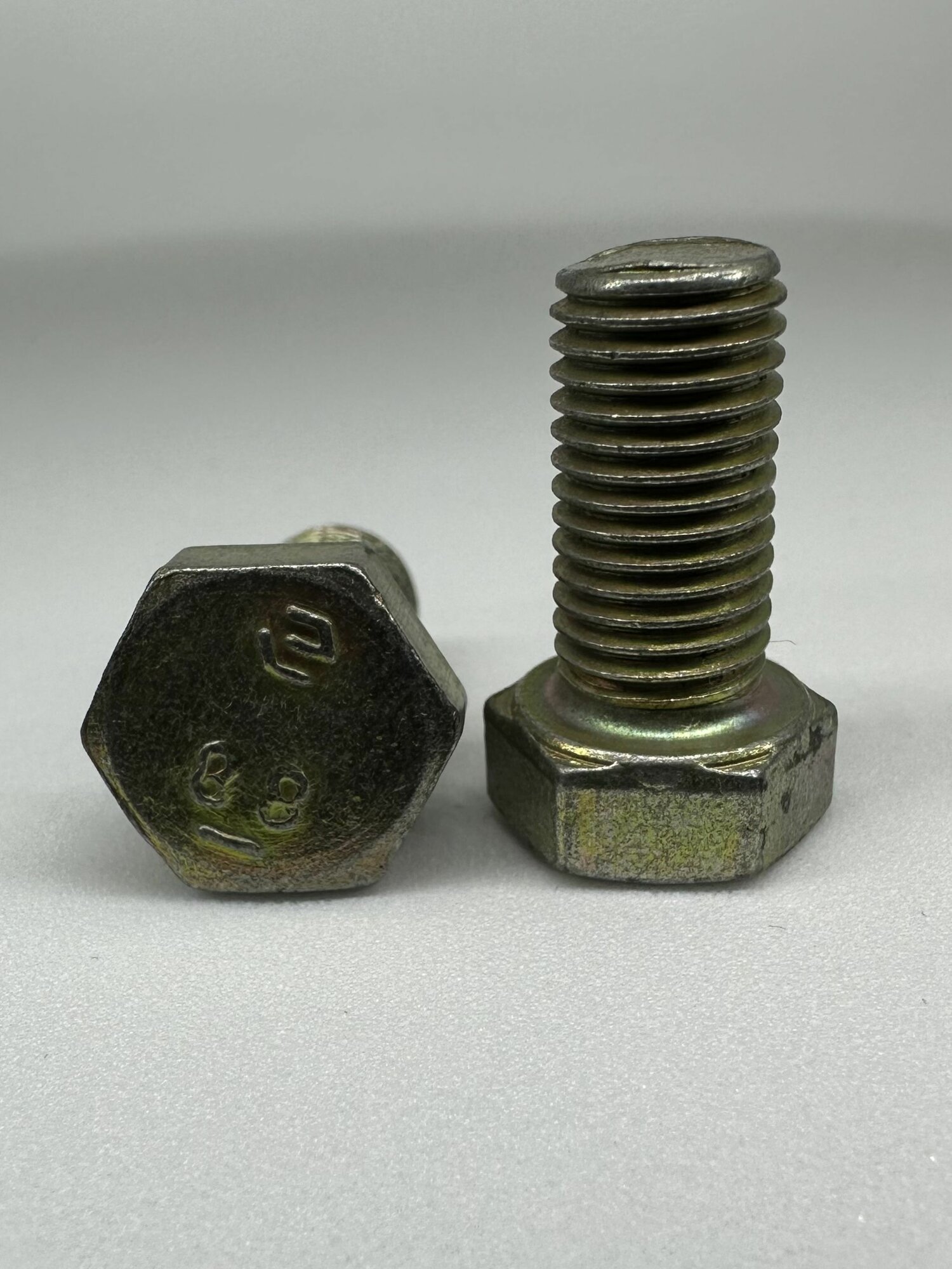 Болт М8х1х16 для верхнего шарнира автомобиля ЗИЛ-31105, карданных валов ЛАЗ 5252, ЛАЗ 699Р, ЛАЗ 4207 и насоса масляного ЯМЗ-6581.10, 6582.10 (Евро 3)