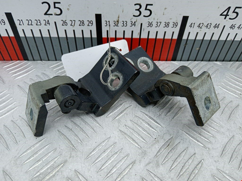 Петля двери задней правой Volkswagen Golf 3 1H4833410 арт. 2039886