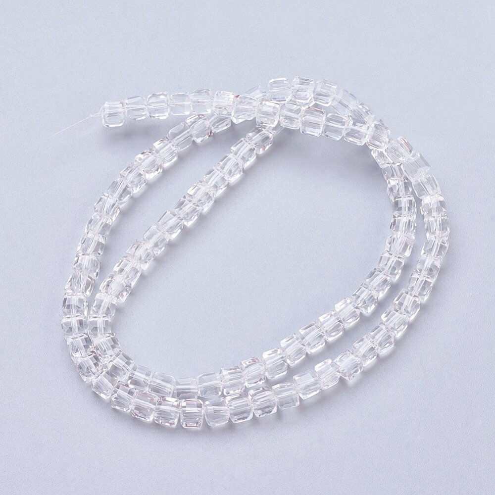 Бусины стеклянные, 4-5мм, граненые, кубики, кристально-прозрачные, 95 шт, низка