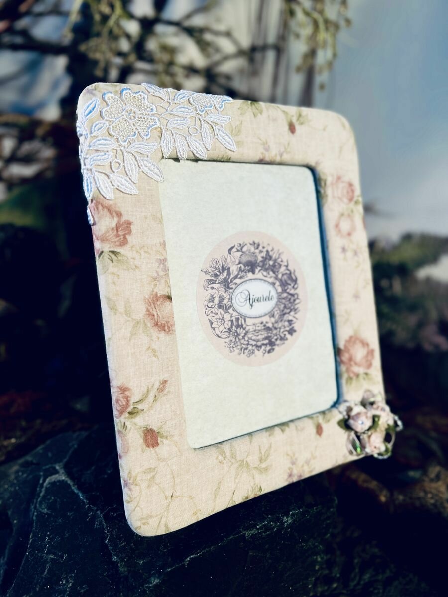 Фоторамка Ajourele C-1043, ручная работа, 9x13 см, картон, текстиль, кремовая